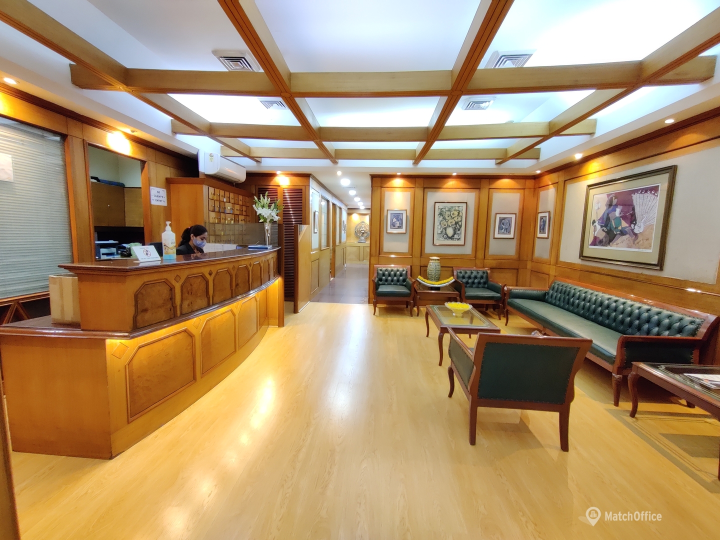 Spacious Business Center with Modern Facilities in New Delhi