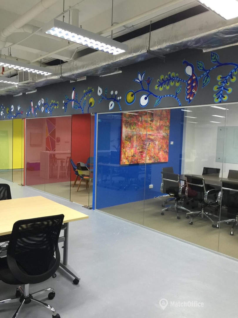 Spacious Business Center in Singapore CBD with Facilities.